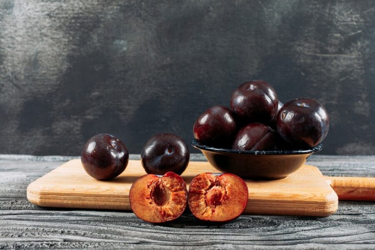 Benefits of eating plums fruit into your diet